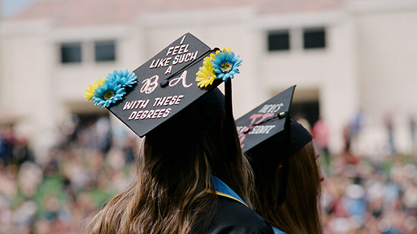4 Easy Steps to Decorate Your Grad Cap