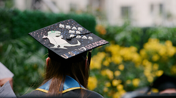 4 Easy Steps to Decorate Your Grad Cap